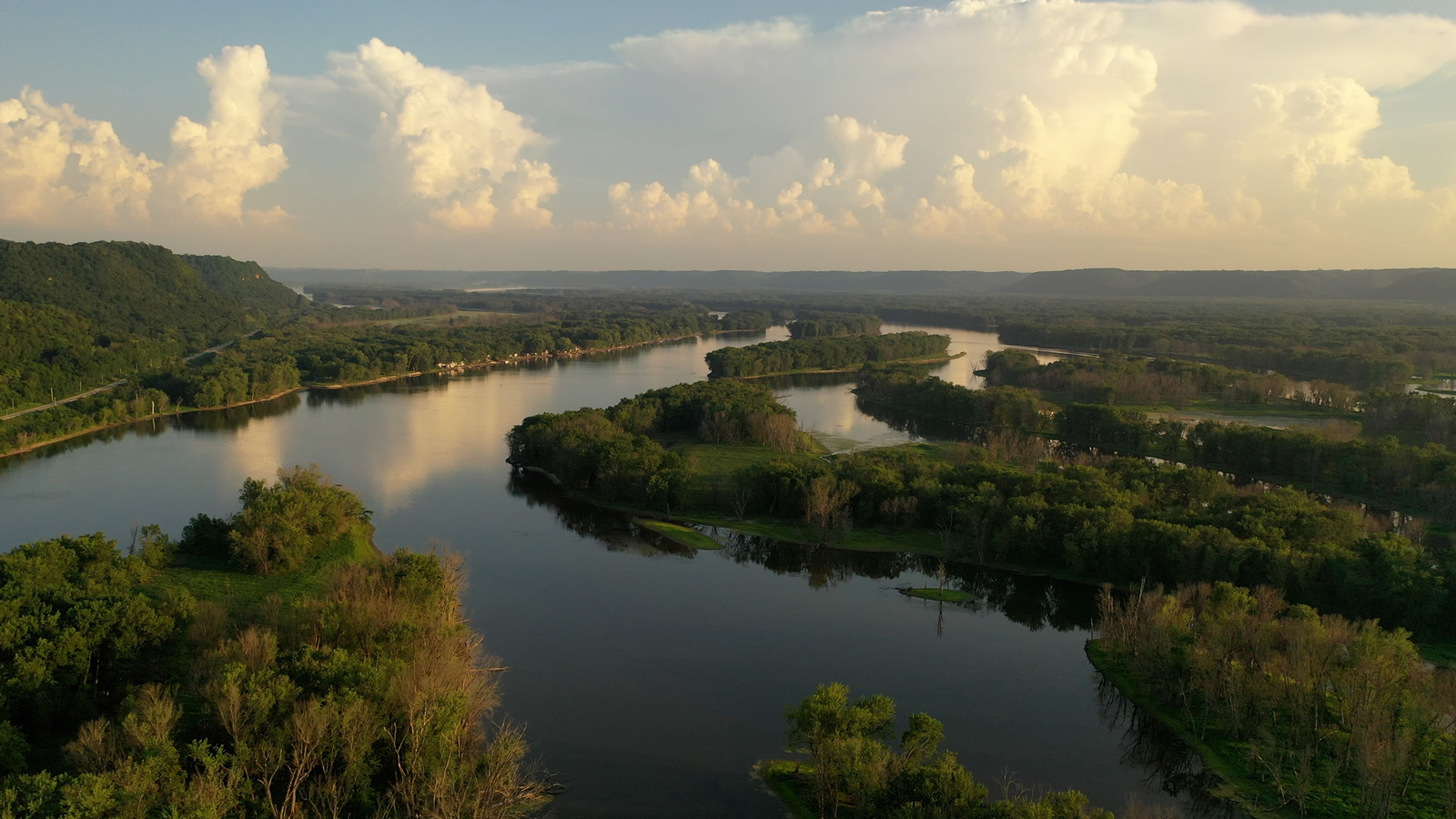 5 Creatures To Beware Of When Adventuring Along The Mississippi River