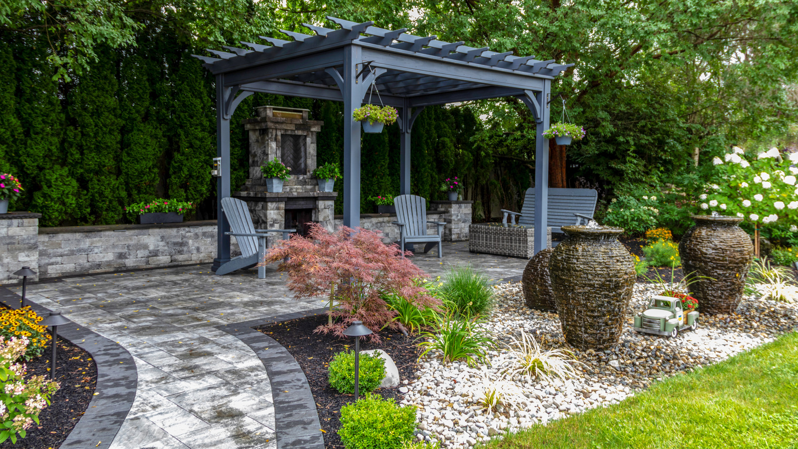 Create A Beautiful Hanging Decoration For Your Garden With A Fun DIY