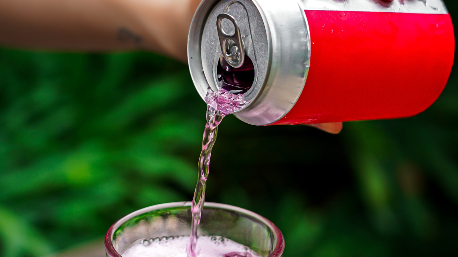 Don't Throw Away Empty Soda Cans — Use Them To Light Up Your Yard