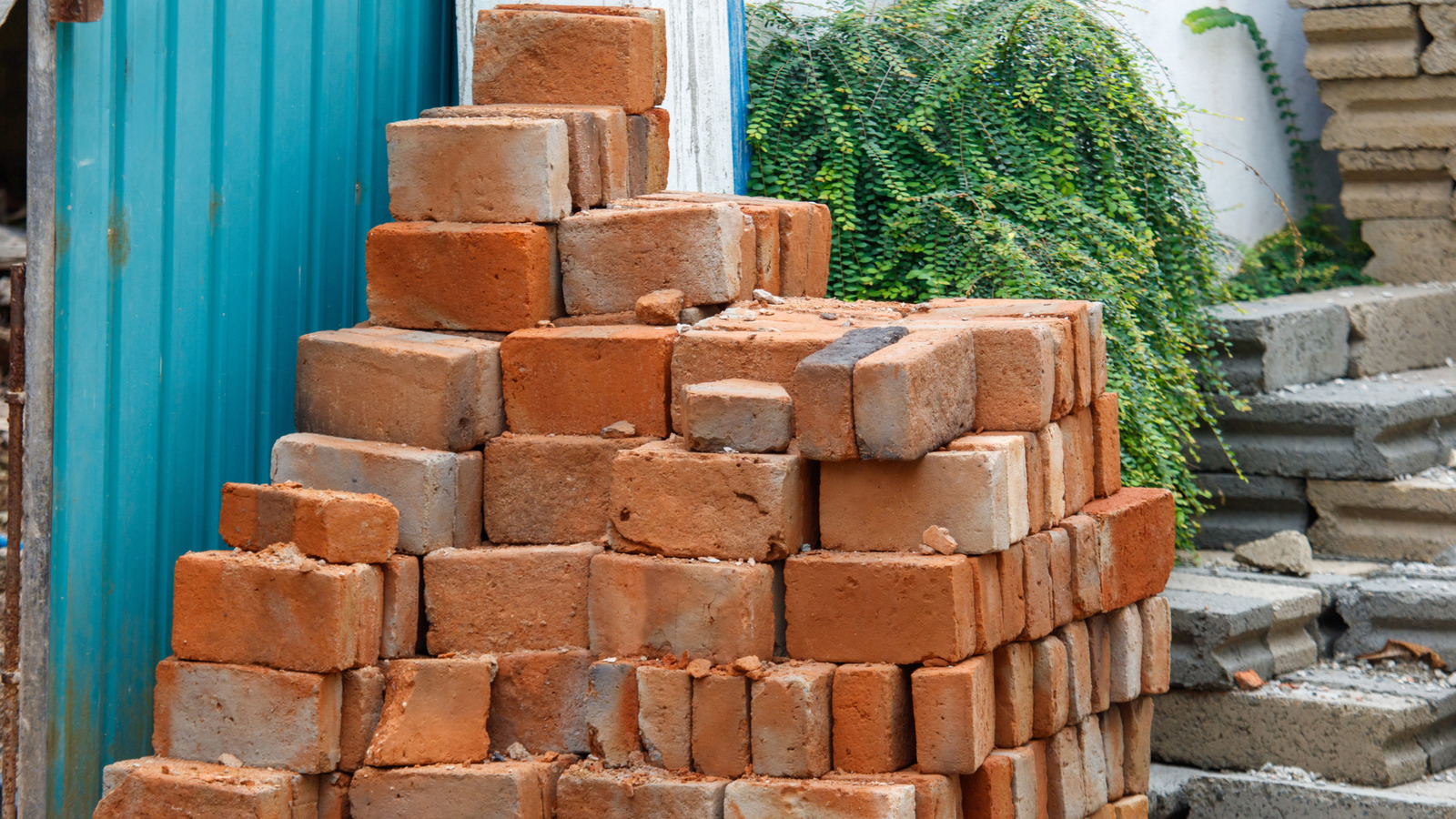 Don't Throw Away Leftover Or Broken Bricks — Use Them For Plant Pot Filler