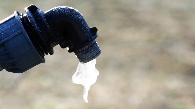 Emergency Plumbing: What To Do When Outdoor Pipes Freeze