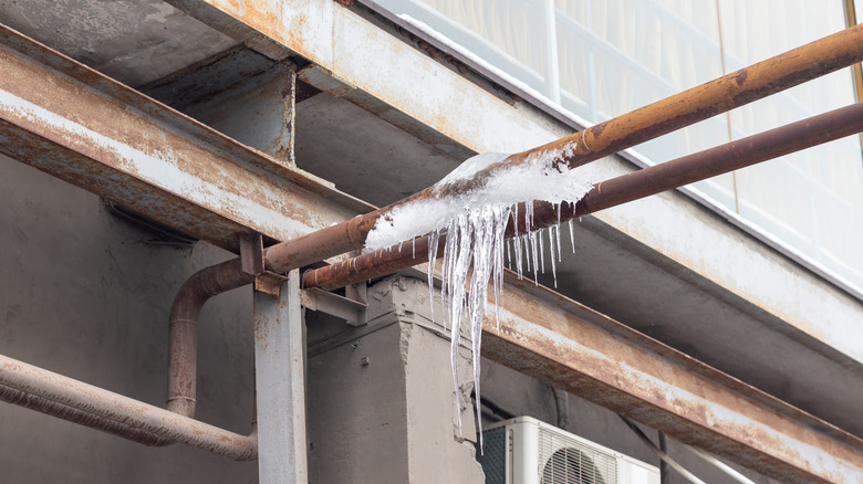 Emergency Plumbing: What To Do When Outdoor Pipes Freeze
