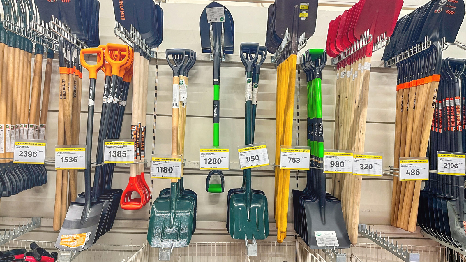 How To Determine The Best Type Of Shovel For Your Home Gravel Project