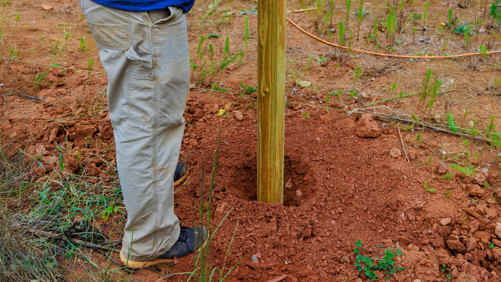 How To Easily Install A Wood Fence Without Pouring Concrete Bases For ...