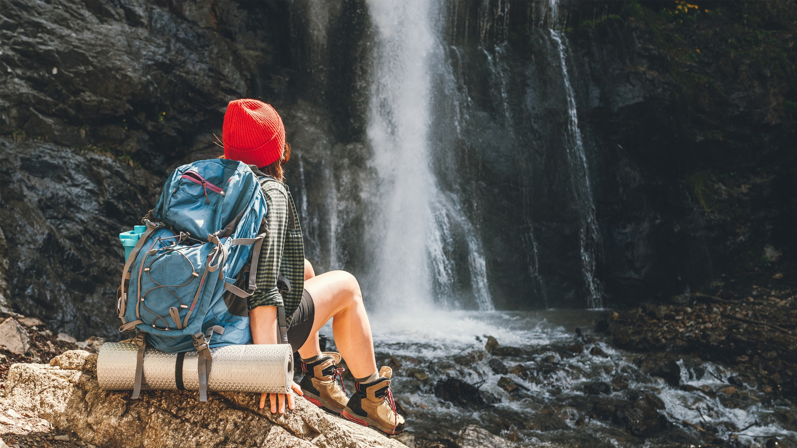 How To Stay Safe While Hiking Near Waterfalls