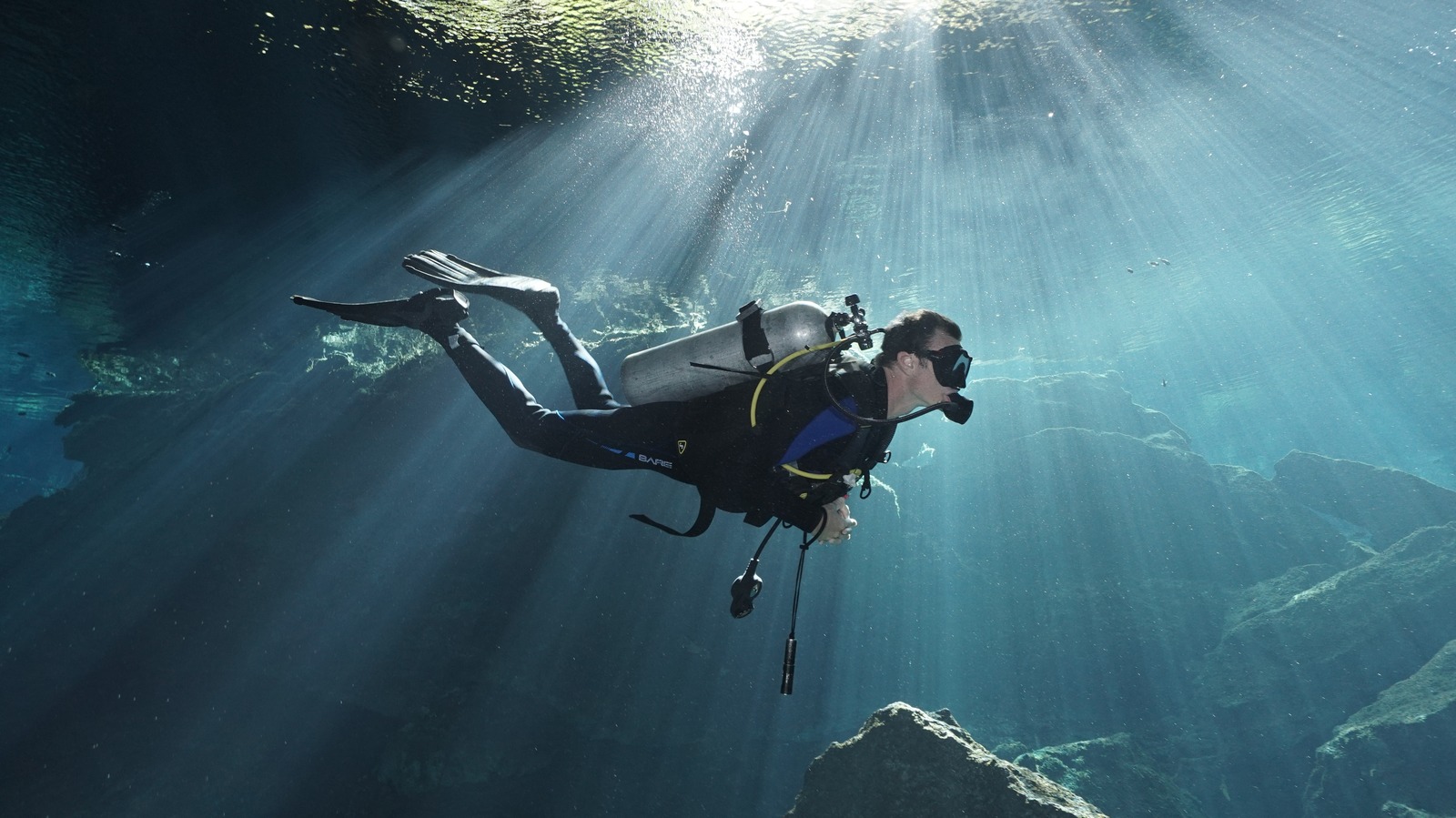 How To Survive If You Get Lost At Sea While Scuba Diving