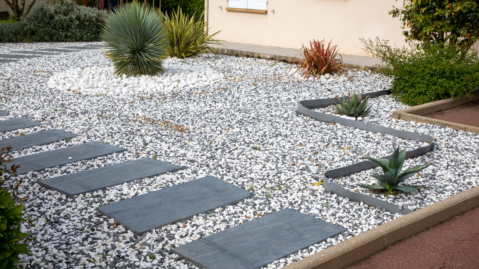 Refresh Your Gravel Landscaping With A Must-Try Solution