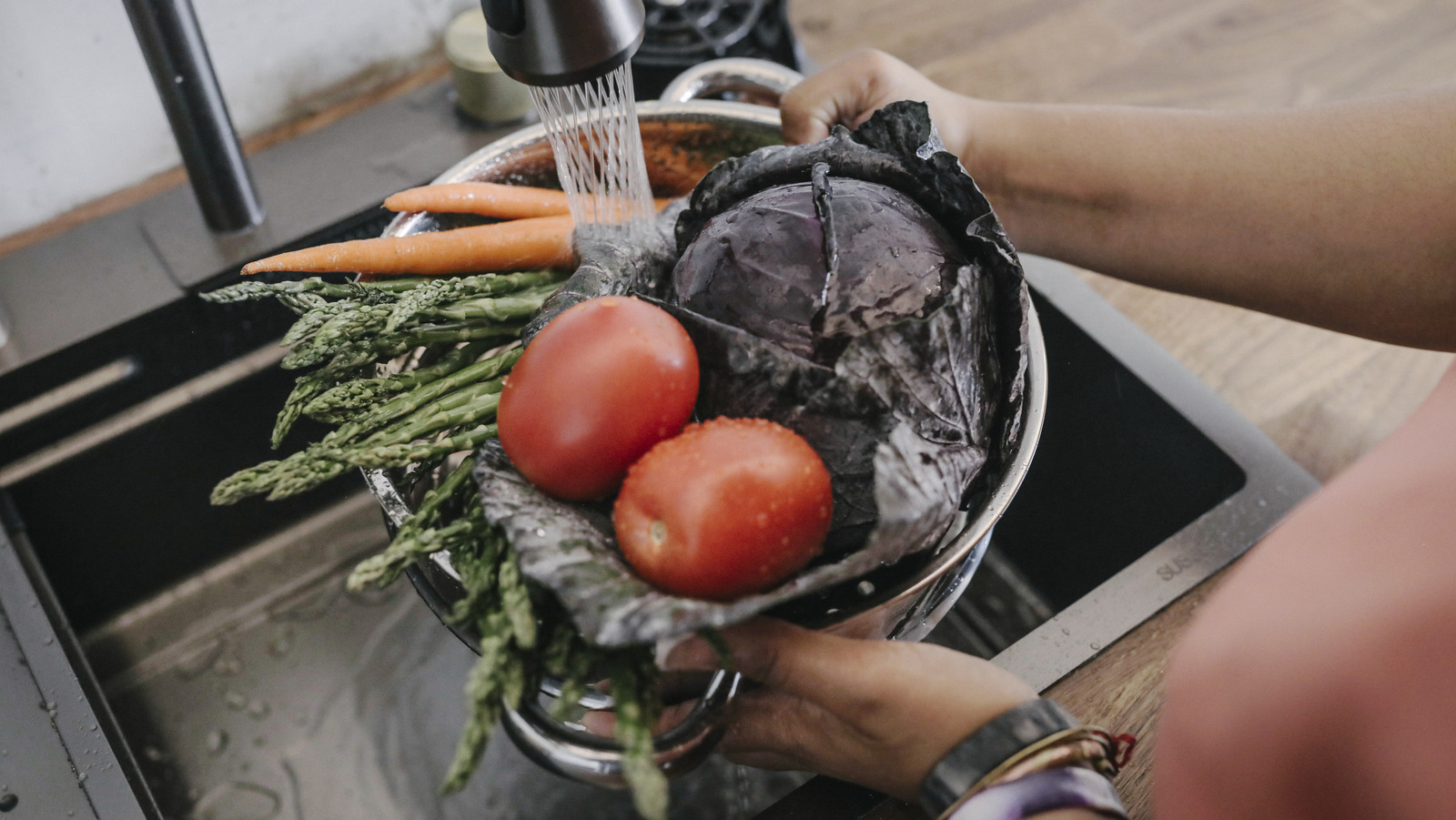 Repurpose An Old Colander And Turn It Into A Cute Hanging Planter