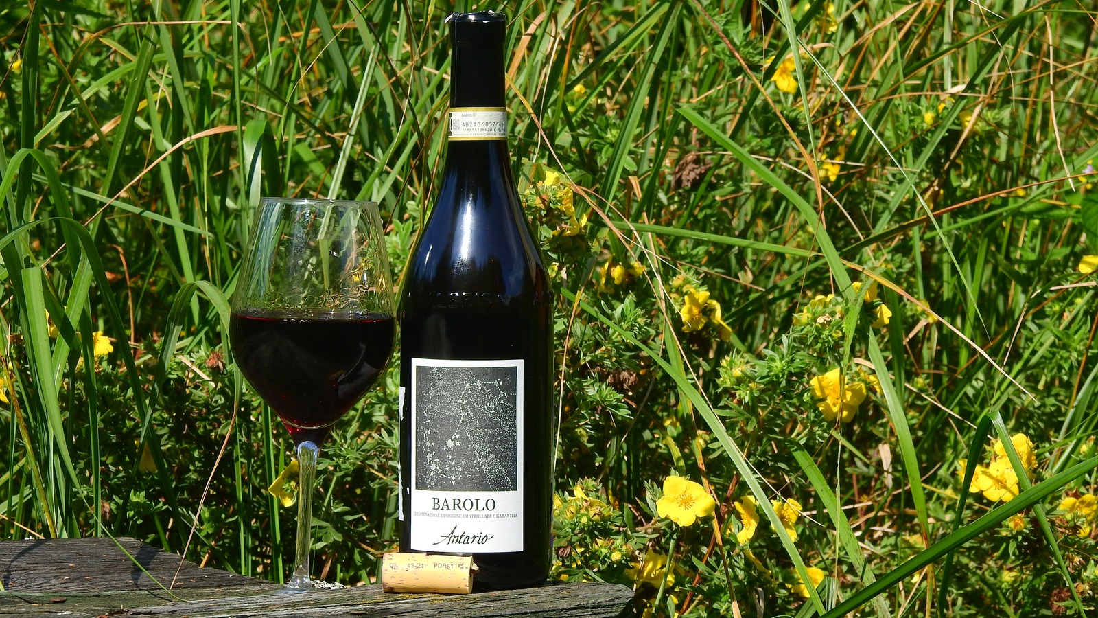 Repurpose Old Wine Bottles With This Uniquely Gorgeous Garden Edging Hack