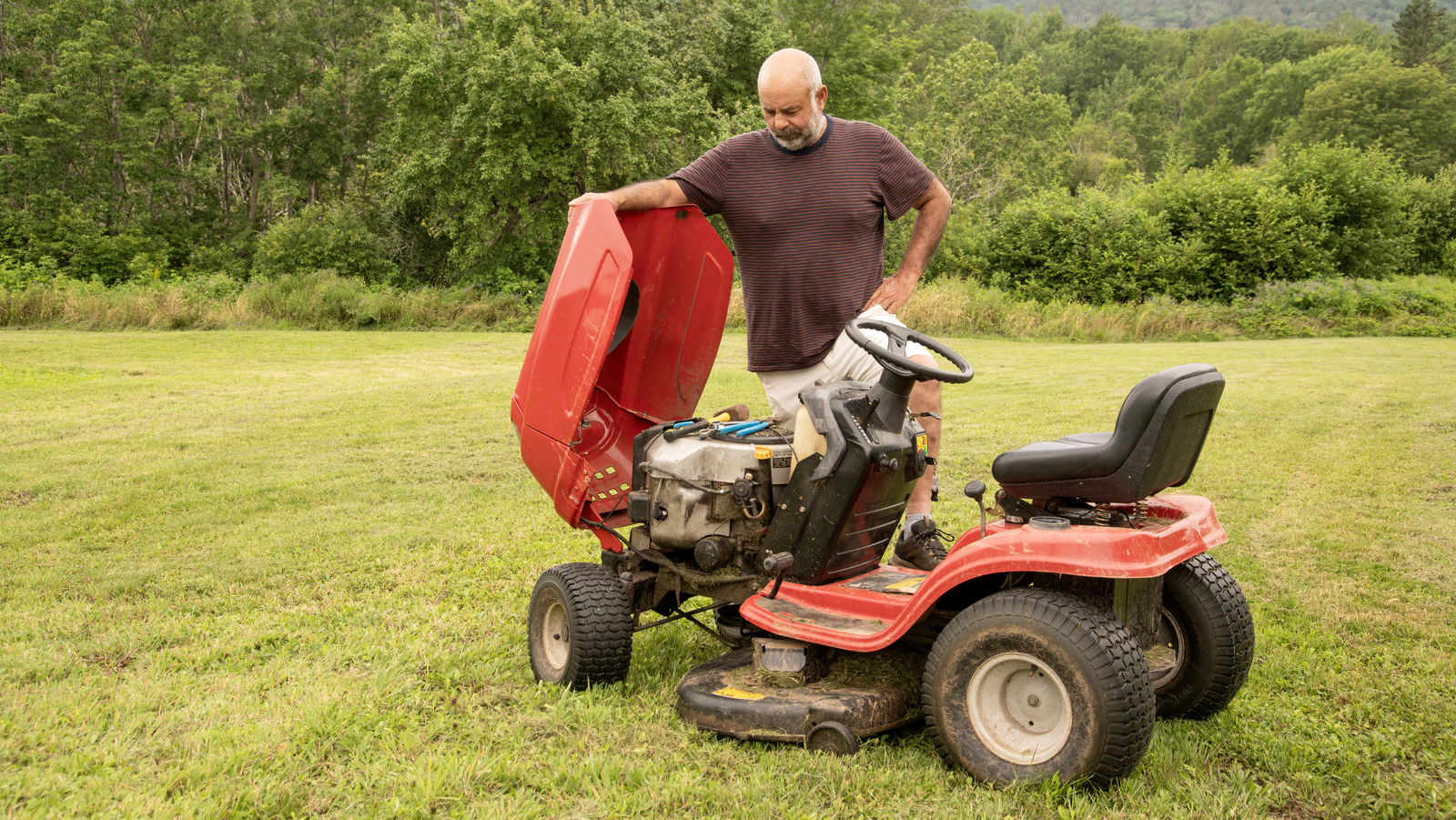 Signs That It May Be Time To Replace Your Lawn Mower