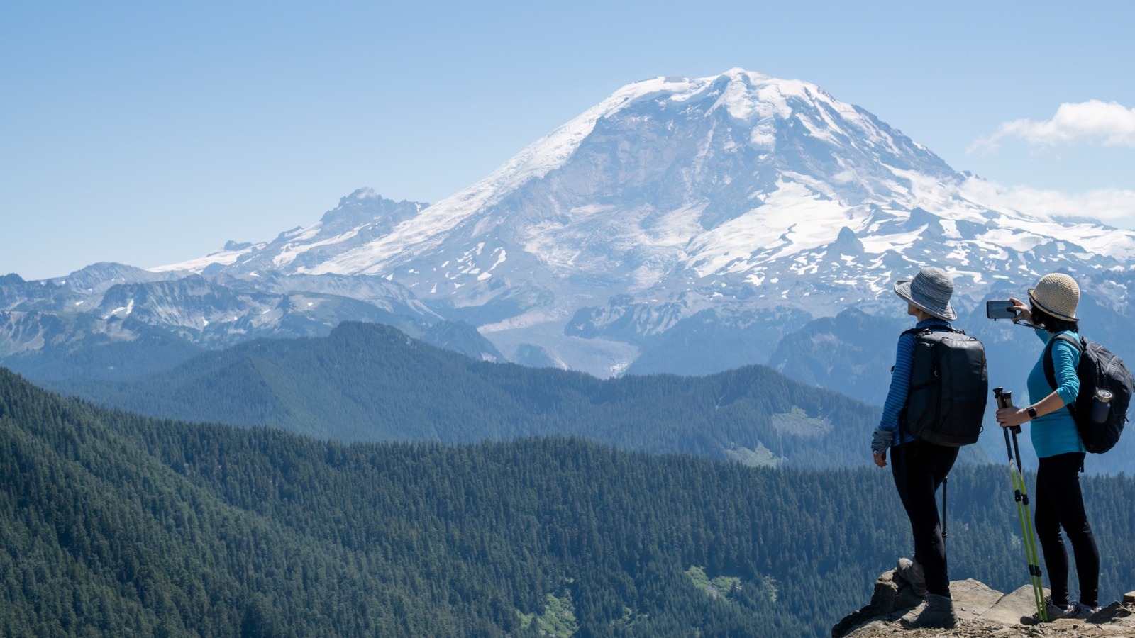 The Popular, But Surprisingly Dangerous Time To Hike At Mt. Rainier National Park
