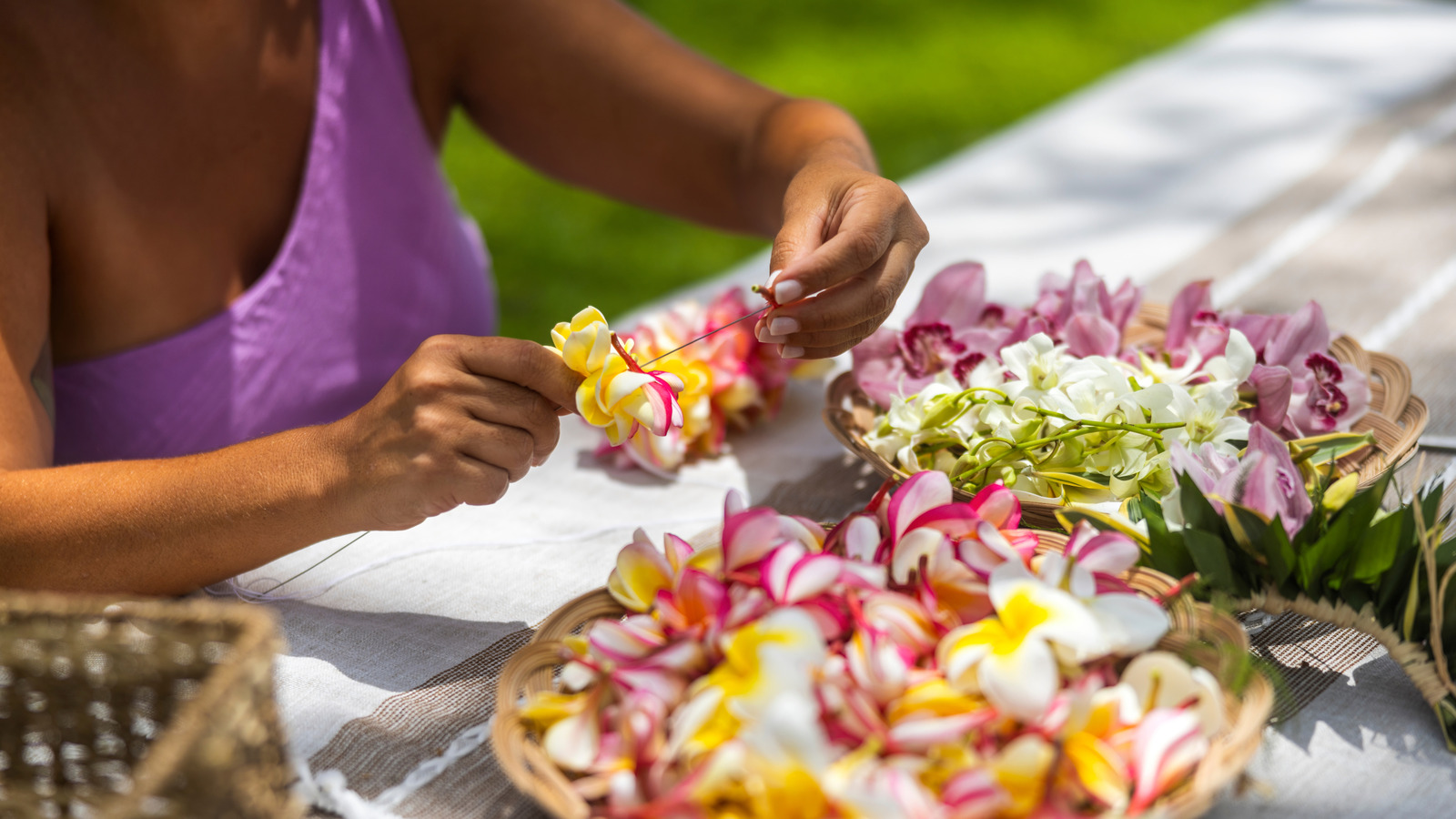 The Sweet-Smelling But Poisonous Flowering Tree You'll See In All Of Hawaii