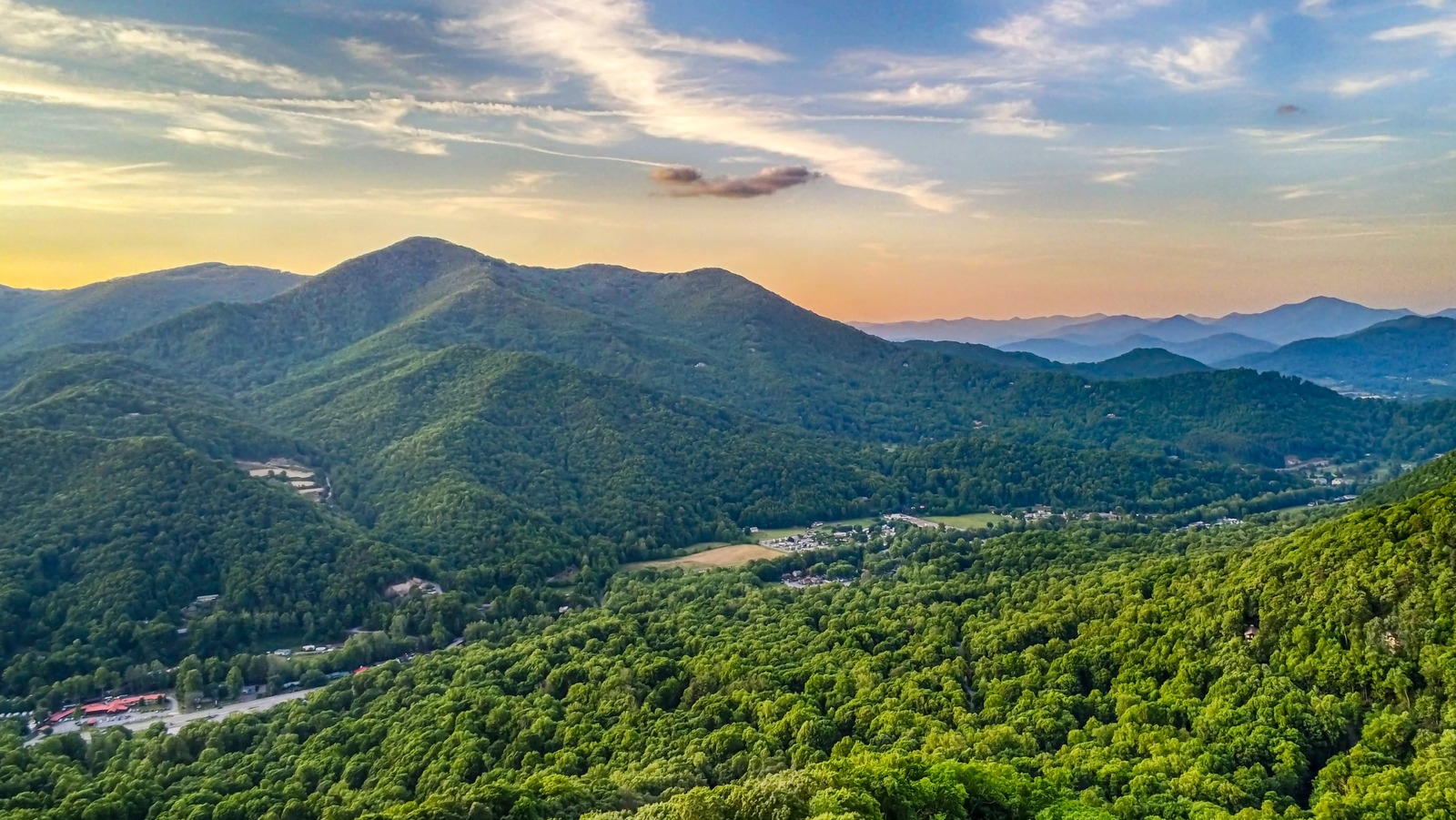 Visit This Beautiful North Carolina Mountain Town For Family-Friendly Fun