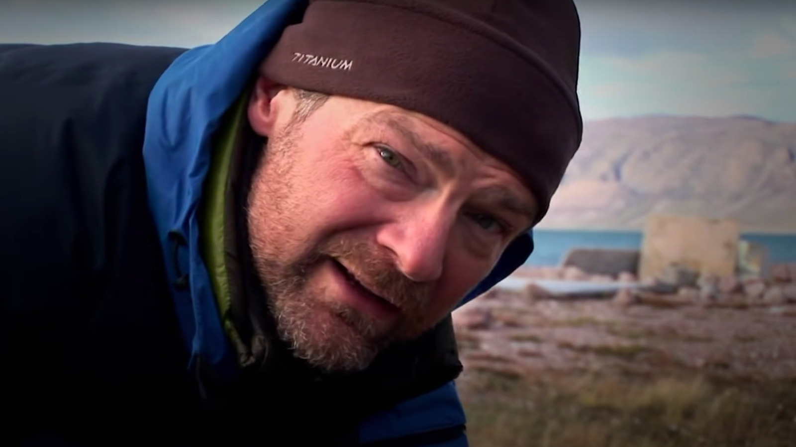 What Les Stroud Says You Should Pack In Your Car Survival Kit